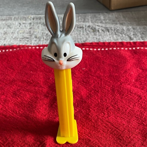 PEZ | Toys | Rare Vintage Bugs Bunny Pez Dispenser Yellow Stem Footed ...